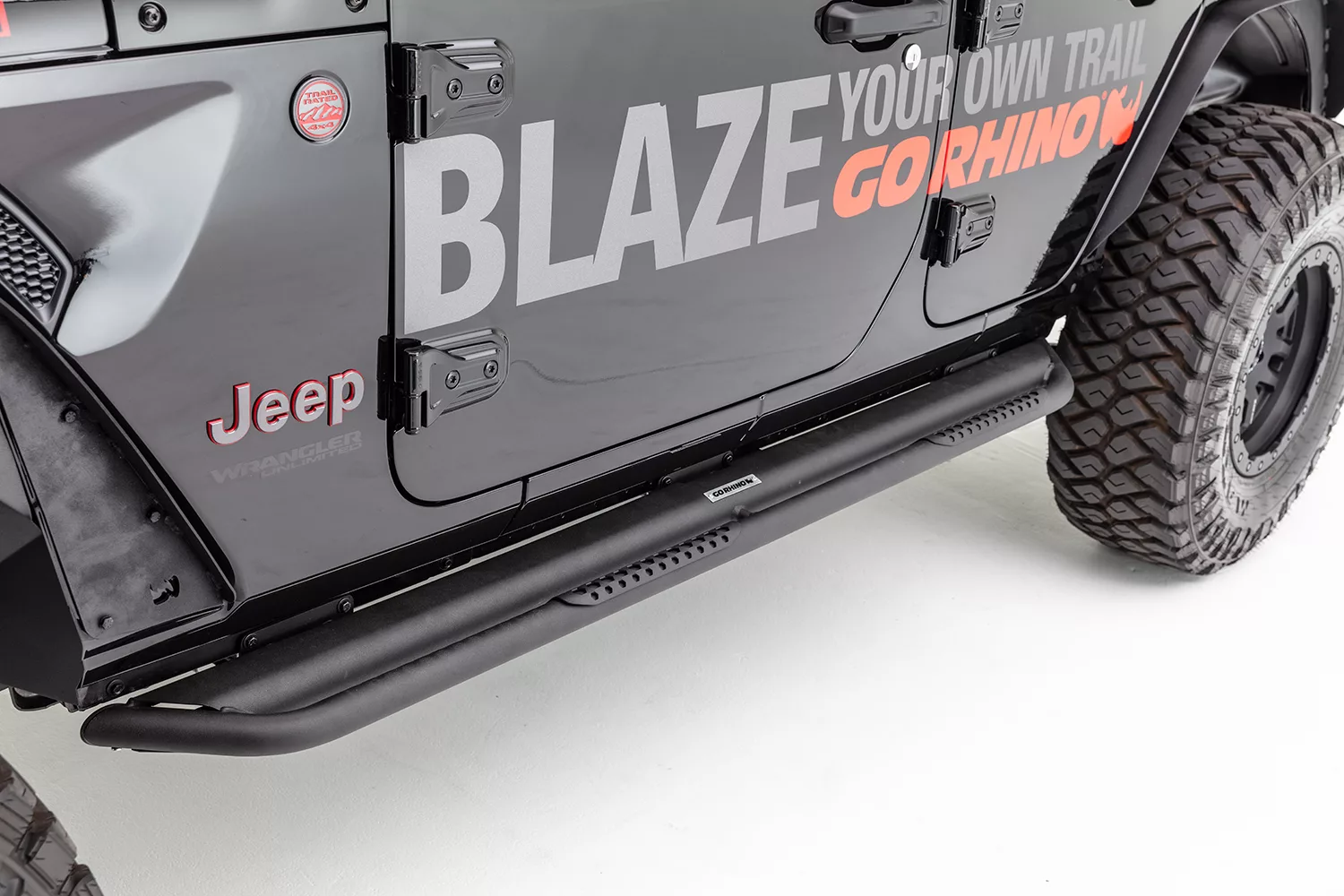Dominator Xtreme DS Side Steps with Rocker Panel Mounting Bracket Kit ...